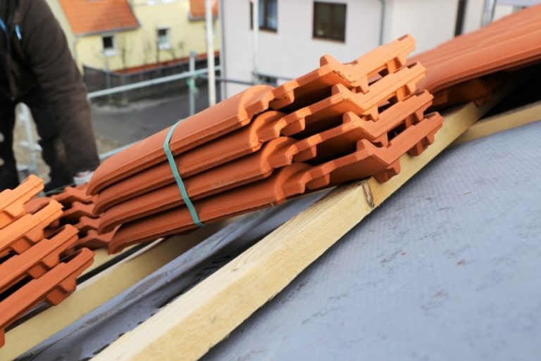 Tout sur la tuile mécanique : prix et comparatifs par type